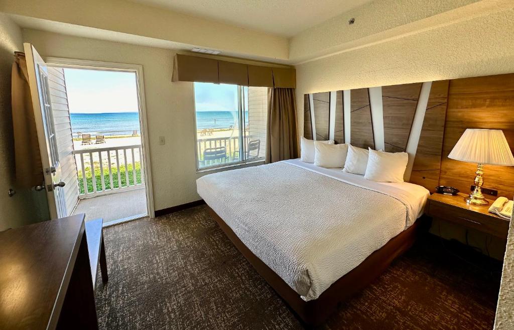 Mackinaw Beach Bay Inn Suites