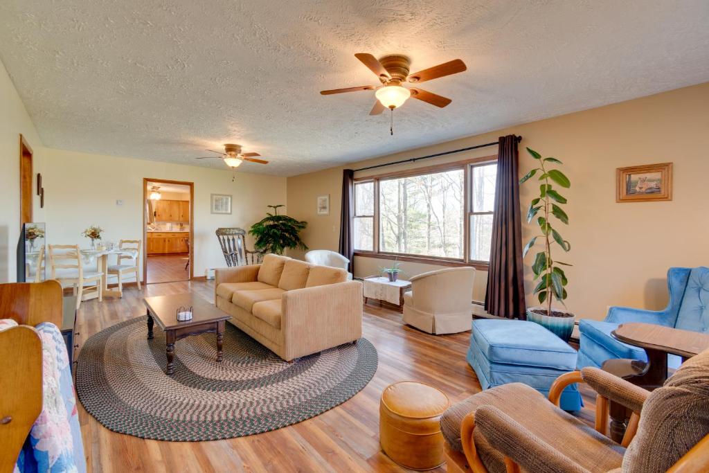 Peaceful Horseheads Hideaway with Deck and Yard!, Horseheads (updated ...
