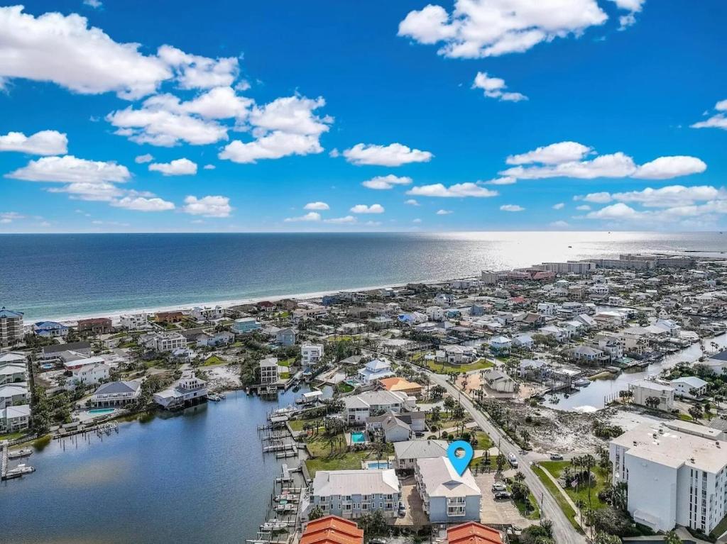 Knot Working Private gated beach Bonus Room, Destin (updated prices 2025)