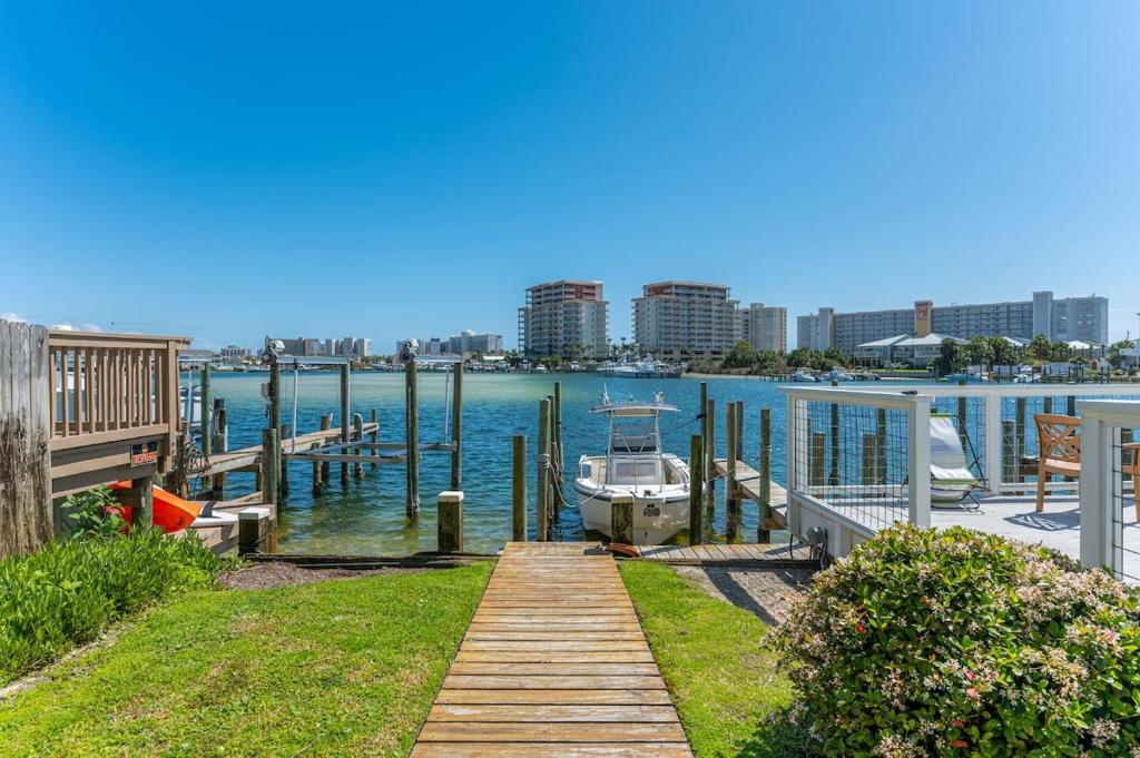 Sea-Renity 4 Waterfront Balconies Gated Beach, Destin (updated prices 2026)