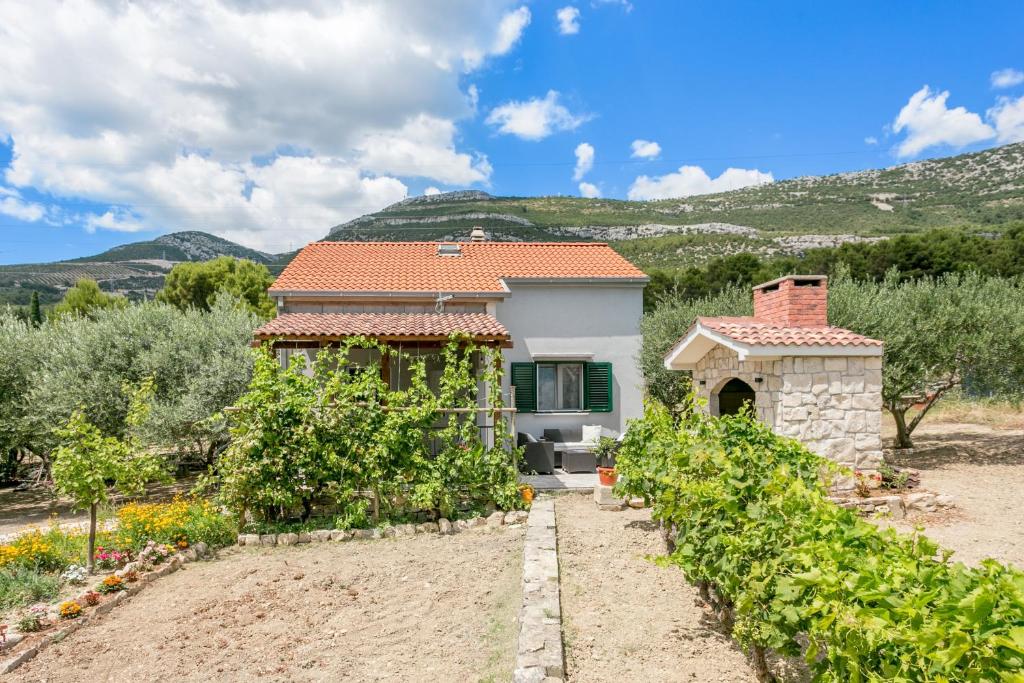 Secluded holiday house Kastel Stari - Kastela - 23384, Kastel Stari ...