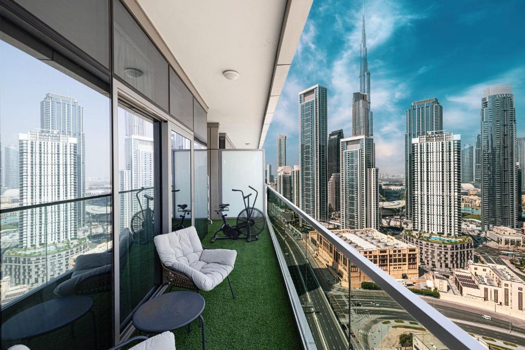 Boulevard 2 Bedroom Apartment with High Floor Burj Khalifa view and Infinity Pool in Dubai ...