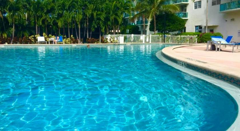 Sunny Isles Beach Spacious Apartment, Sunny Isles Beach (updated prices ...
