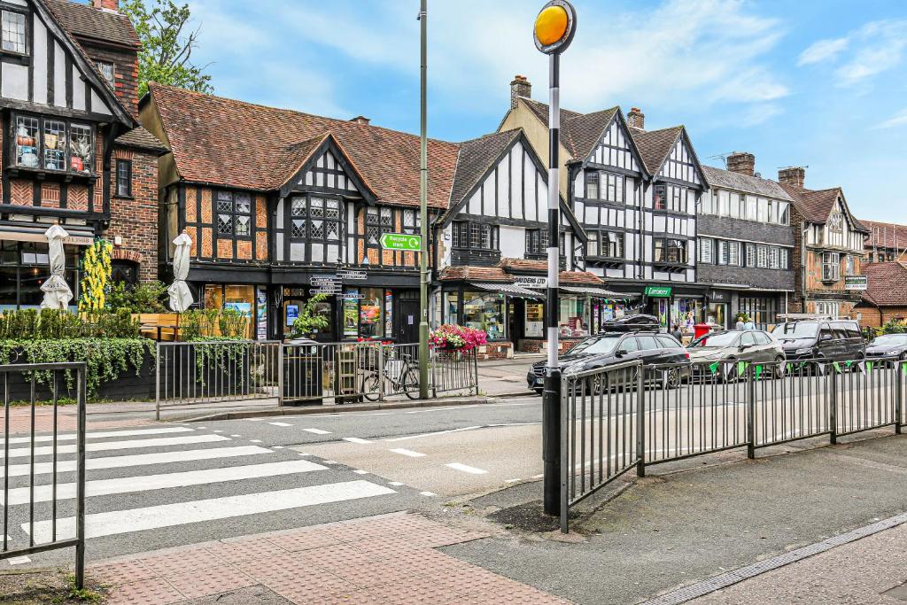 Oxted High St, Titsey (updated prices 2026)