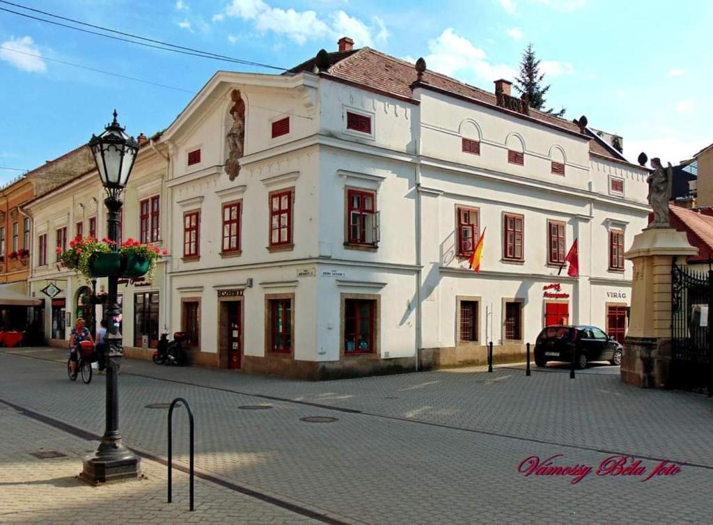 Carlone House, Eger (updated prices 2026)