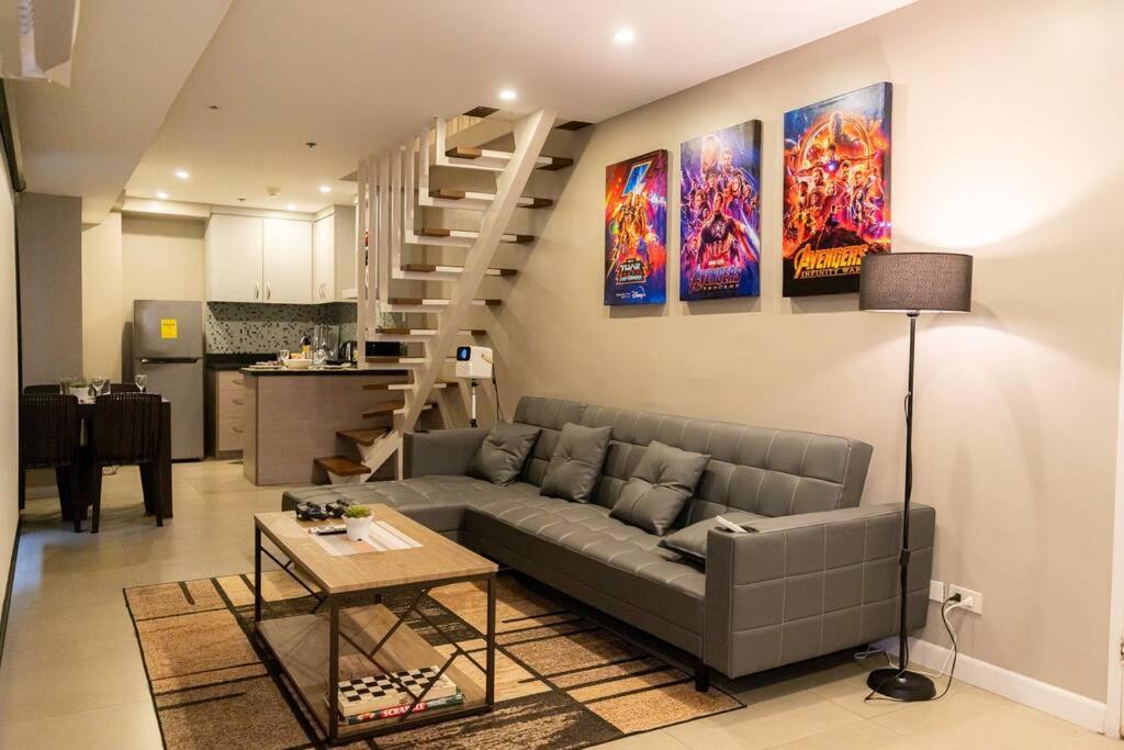 A2J Luxury Cinema 3BR Loft BGC Near High Street, Manila (updated prices ...
