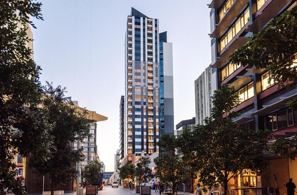 Gorgeous High Floor Skytower view 2 Bedroom Apartment in Auckland CBD ...