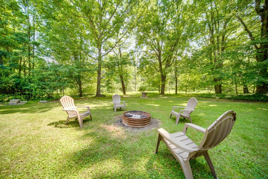 Pet-Friendly Espyville Home with Yard and Fire Pit!, Hartstown (updated ...