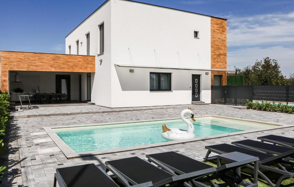 Beautiful Home In Rokovci With Sauna, Rokovci (updated prices 2025)