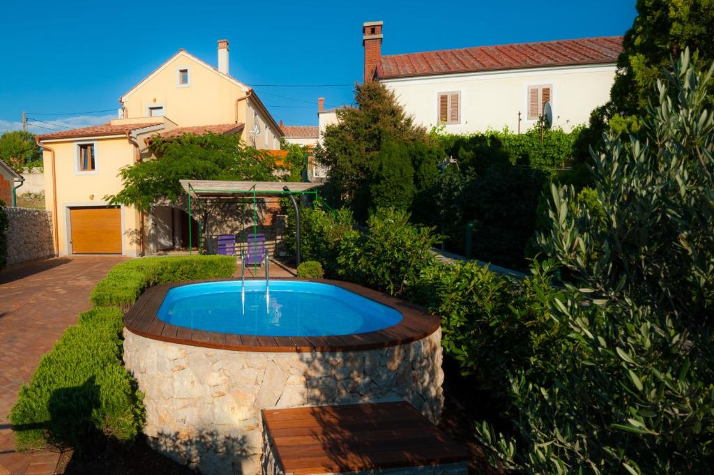 House Polic, Hreljin (updated prices 2025)