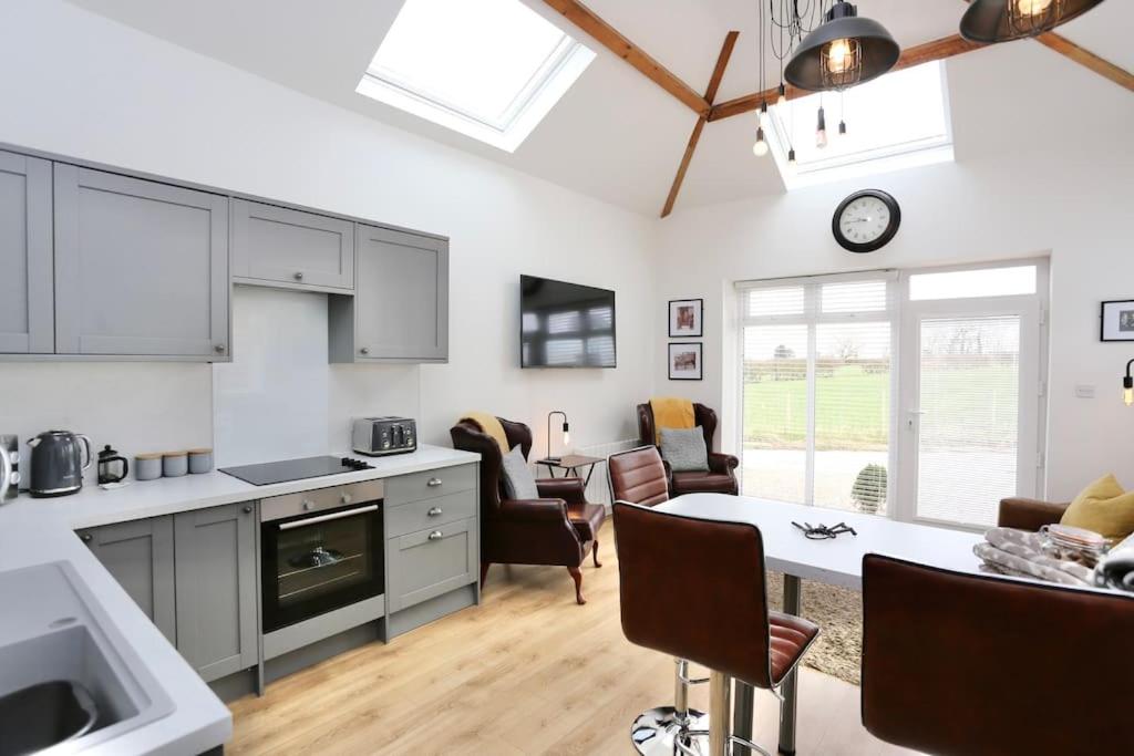Stunning Coach House with two bedrooms and parking, Hambleton (updated ...