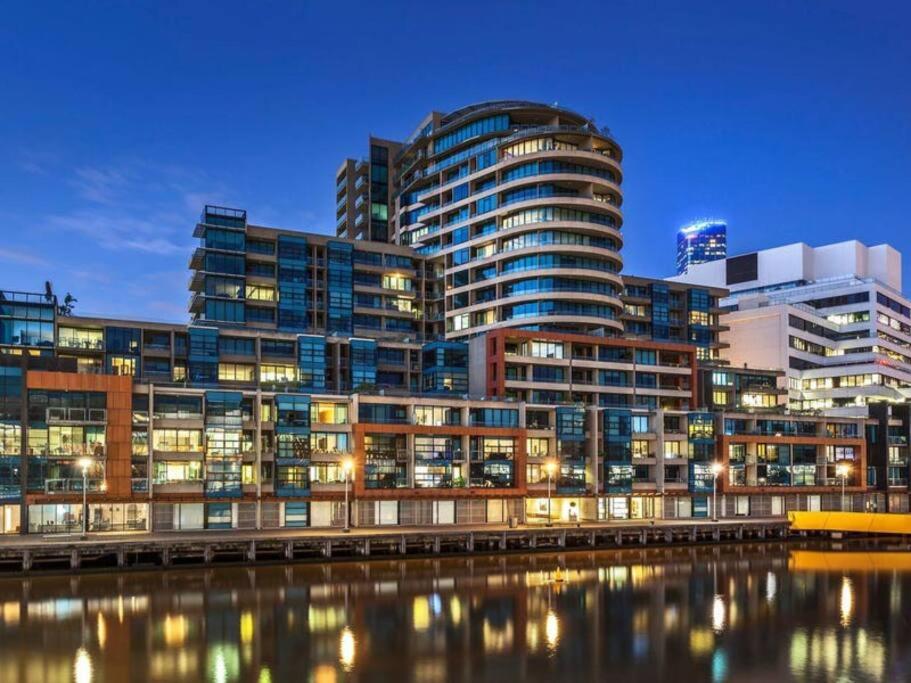 Premium 2-Bedroom Oasis near Yarra River MCEC South Wharf DFO ...
