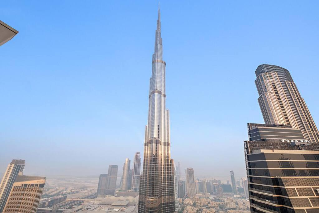 Luxury 4BR Flat, Downtown Dubai, Pool, Gym, PS5, Sleeps 11 Guests ...