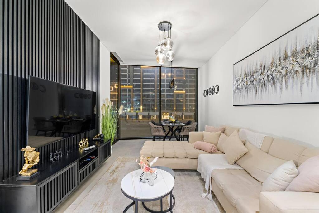 FIRST CLASS 2BR Lavish Living, Dubai (updated prices 2025)