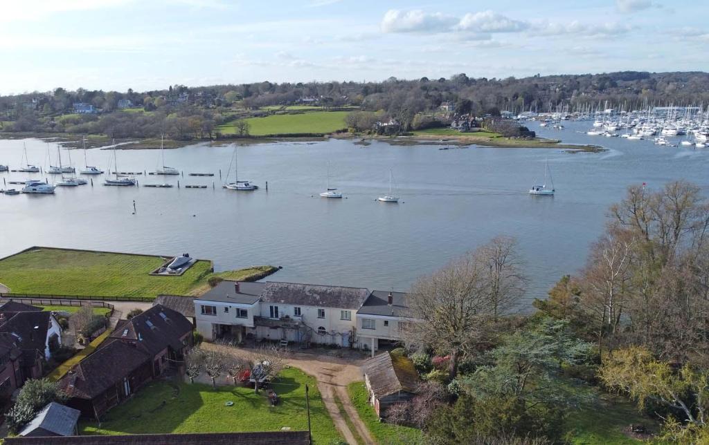Brooklands Farm Hamble River Apartment with river frontage and garden ...