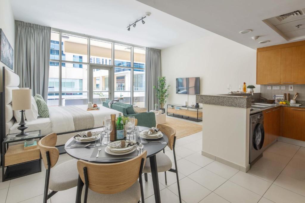 Frank Porter - Bay Square 9, Dubai (updated prices 2026)