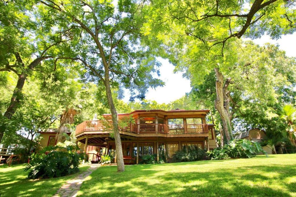 The River Haven - Sleeps 32 - on Guadalupe River, Seguin (updated ...