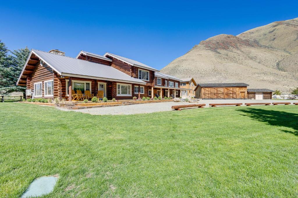 Remote Idaho Mountain Lodge with River Access!, Challis (updated prices ...