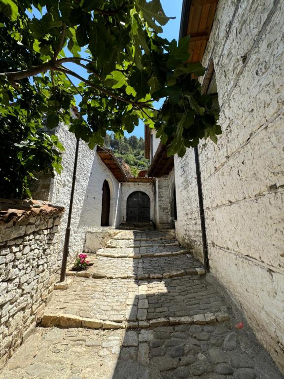 MEROLI Guesthouse - UNESCO quarter, Berat (updated prices 2025)
