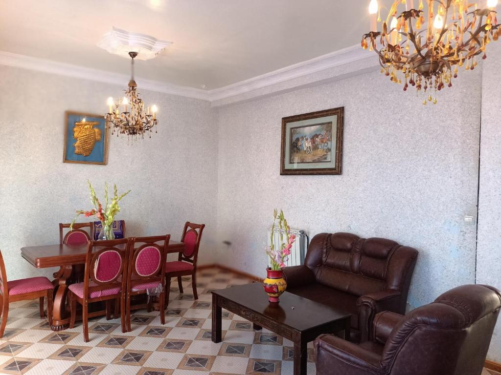 Villa piscine Rayan Hamza, Aïn El Turk (updated prices 2025)