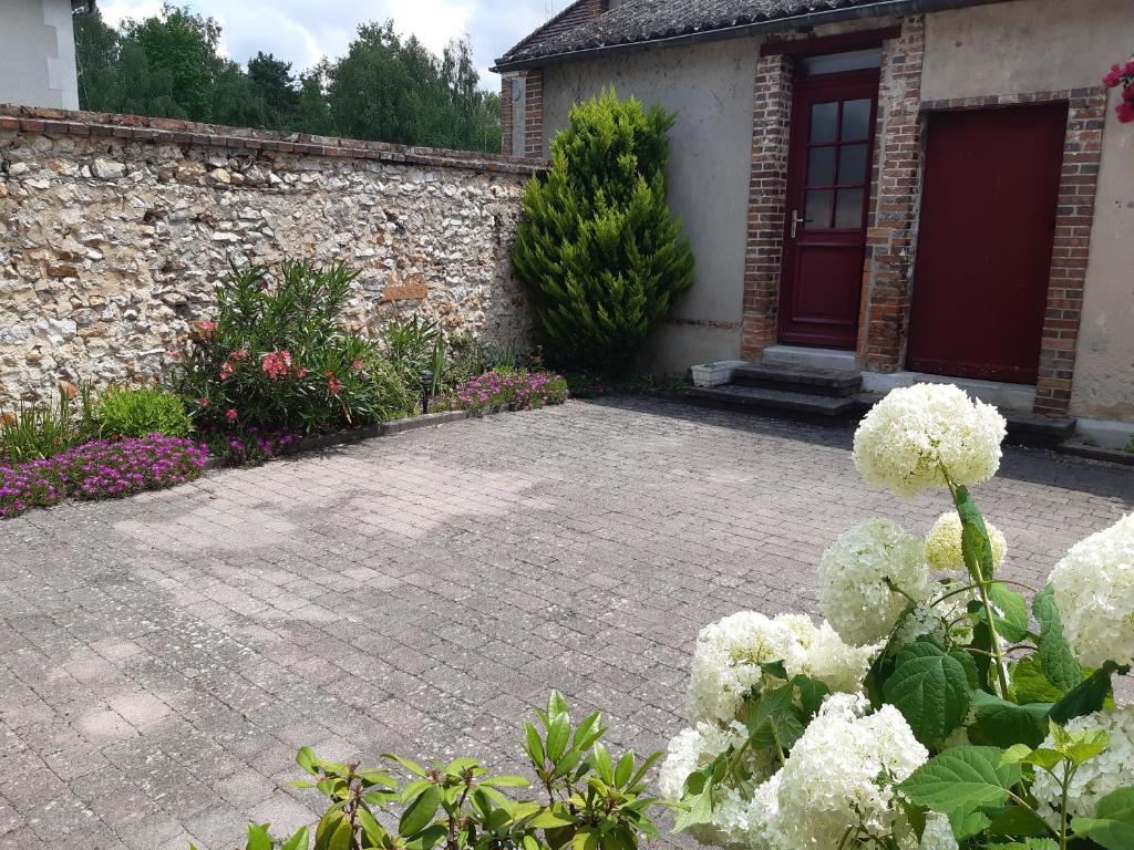 Les Volets rouges, Neuvy-sur-Barangeon (updated prices 2026)