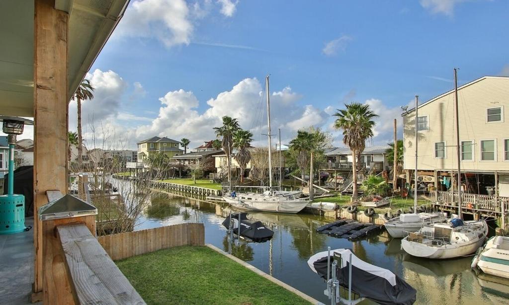 Waterfront Escape 4br Haven With Dock & Fire Pit, Clear Lake Shores ...