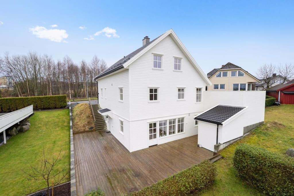 House with 5 bedrooms, 2 bathrooms, available for ONS, Stavanger ...