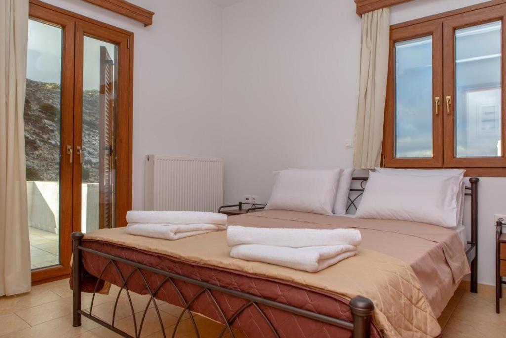 Apiranthian house-Panoramic view Cycladic Naxos, Apeiranthos (updated ...