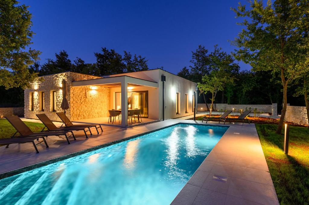 Villa Green Frame West - new build villa in Central Istria with private ...