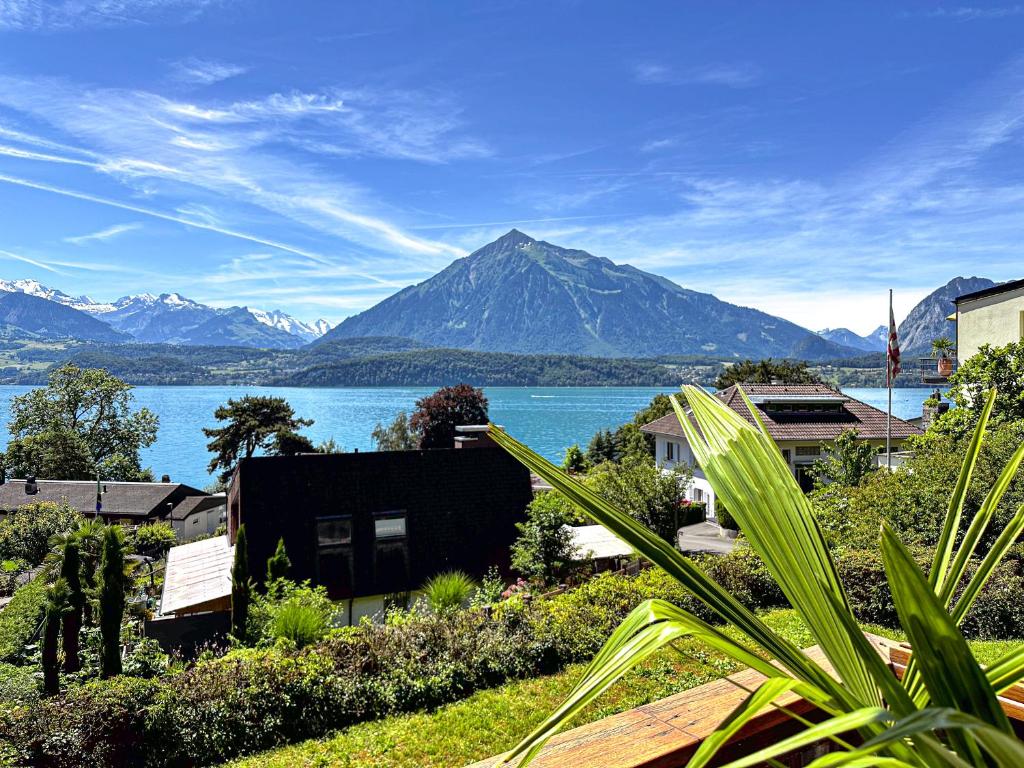 The Bluemlisalp, a private holiday flat with the lake of Thun view ...