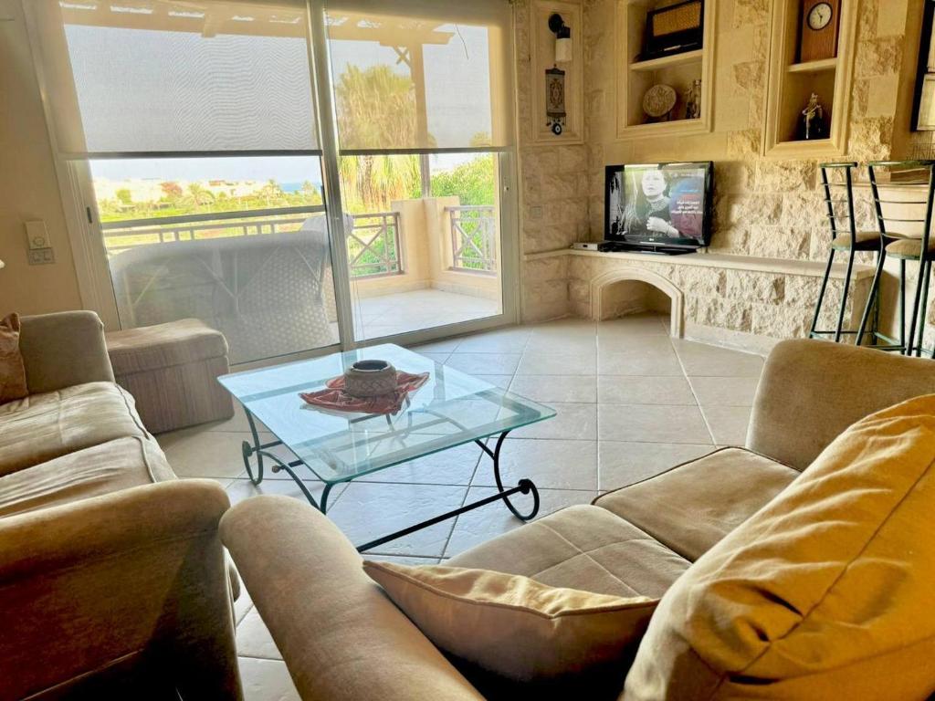 3BRS Charming Chalet 4-Min to Beach, Ain Suchna (aktualisierte Preise ...