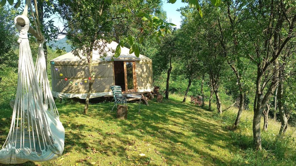 Romantic yurt in Apuseni mountains, Grohoţele (updated prices 2025)