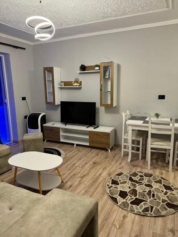 Stilis, Tirana (precios actualizados 2024)