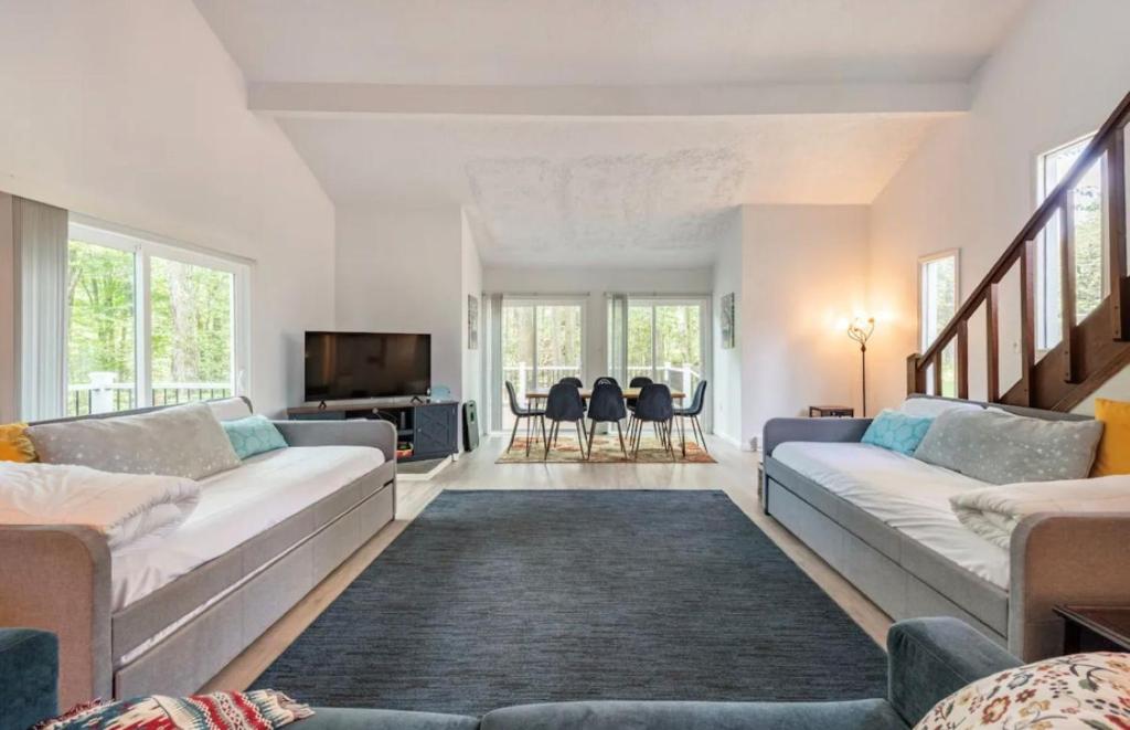 Poconos Paradise Retreat, Tobyhanna (updated prices 2024)