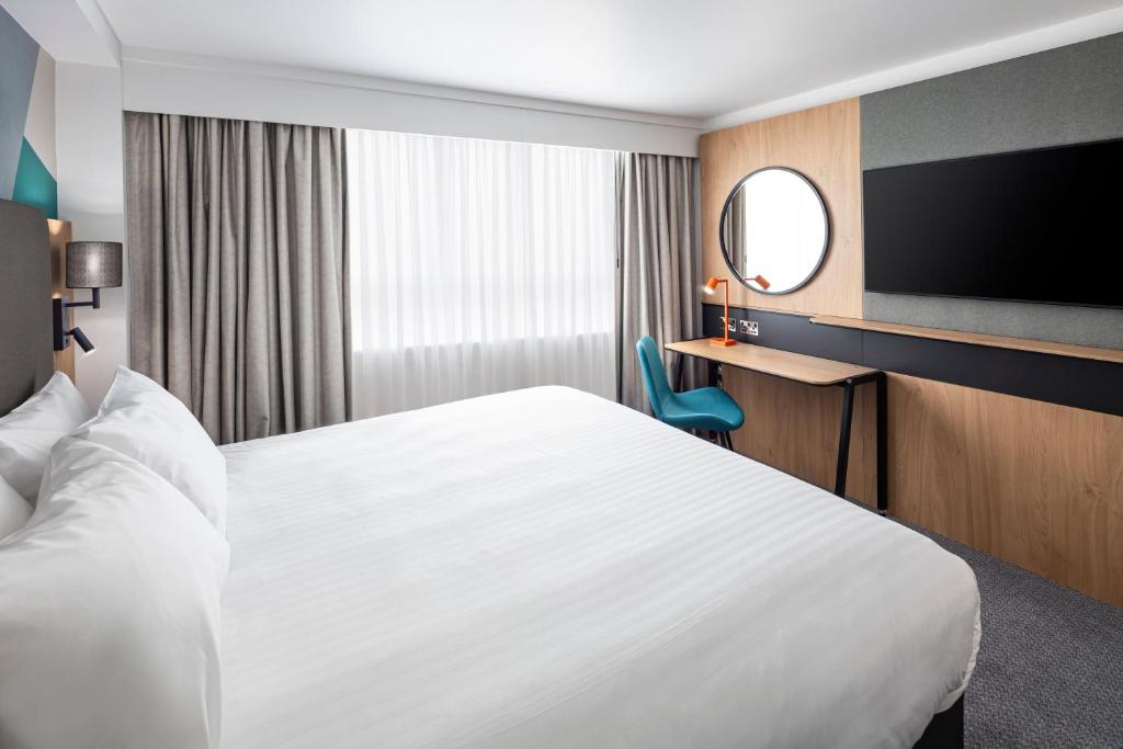 Holiday Inn Gloucester - Cheltenham by IHG, Gloucester (updated prices ...