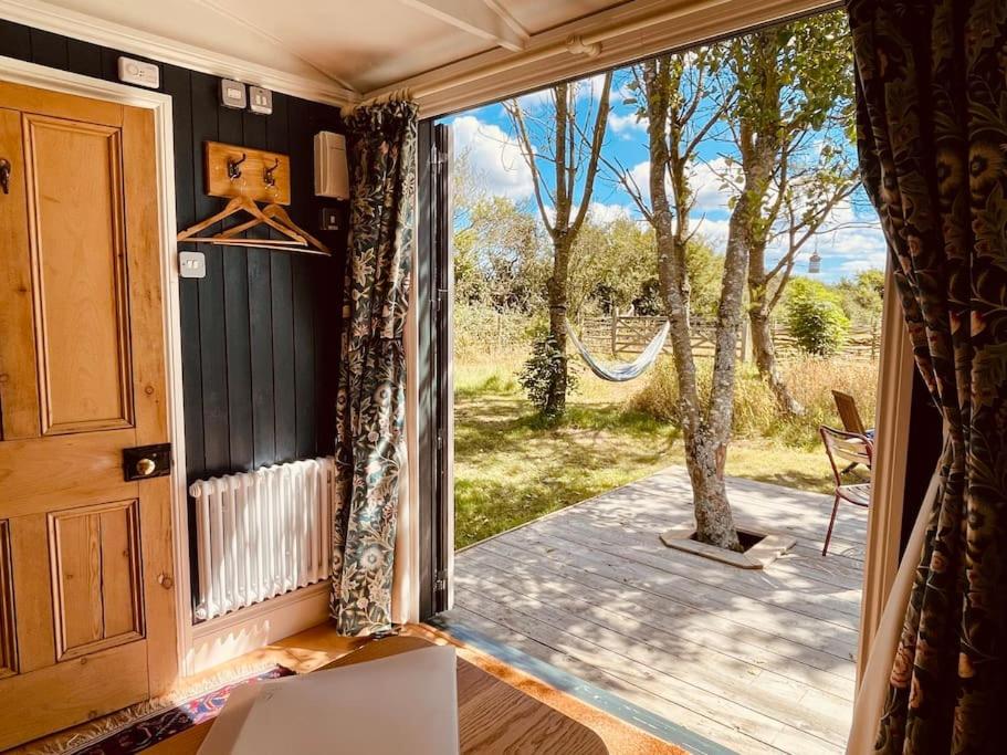 The Field Room - Hut on The Lizard, Helston (updated prices 2025)