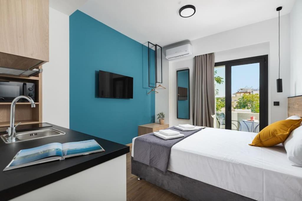 The Meta Stay - Sunny Getaway with Rooftop Access, Athens (updated ...