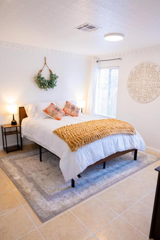 Charming Cute Home, Bakersfield (updated prices 2026)
