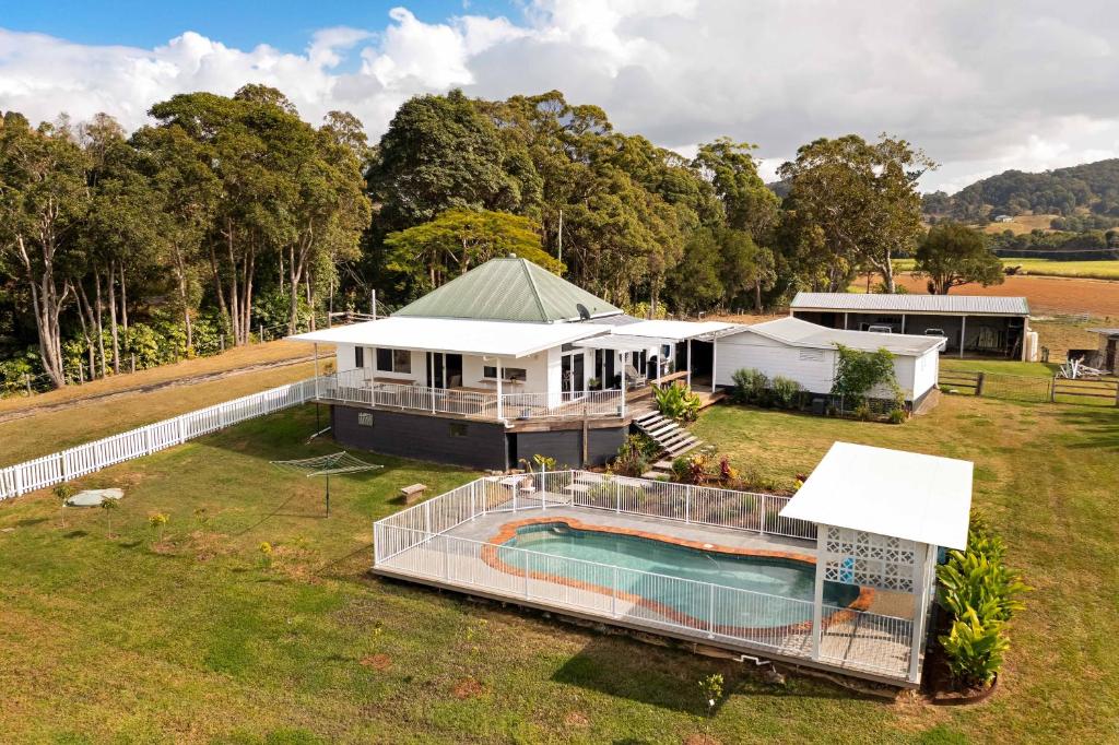 'Rail Trail Cottage'-Artisan rural Home 5 mins to pristine beach ...