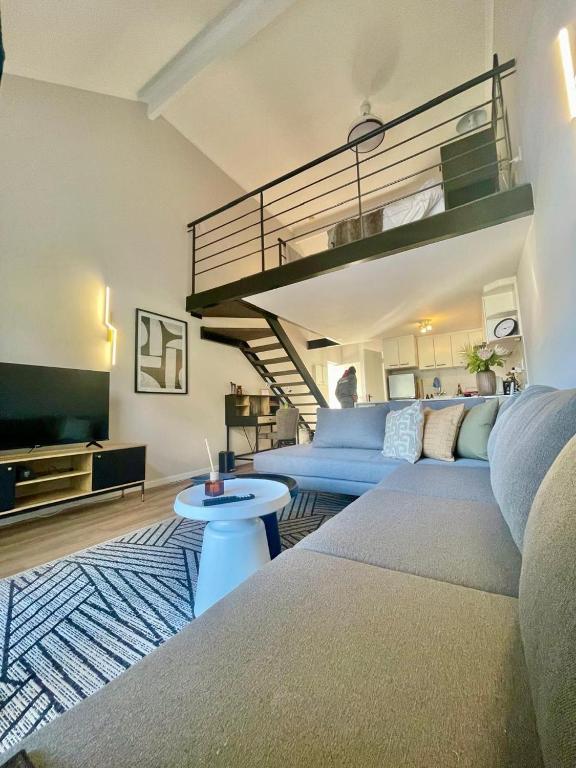 Charming, Sunny and Spacious Mezzanine Retreat, Cape Town (updated ...