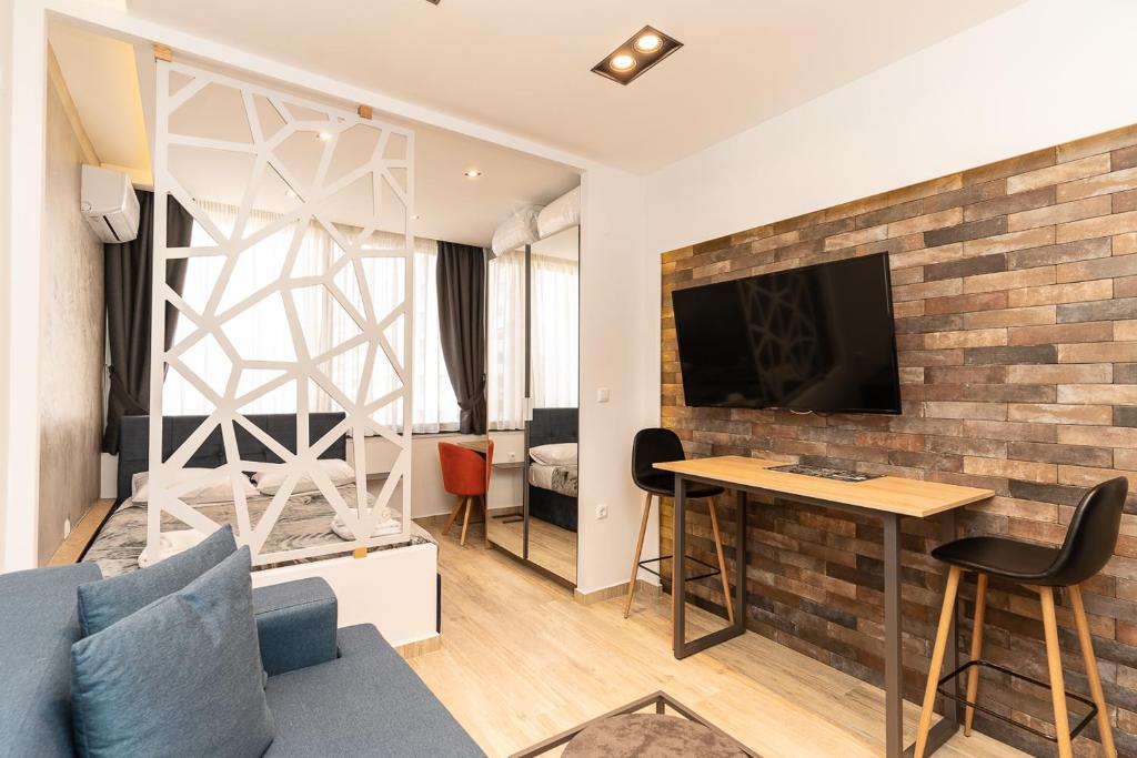 Delmare Val studio, Thessaloniki (updated prices 2026)