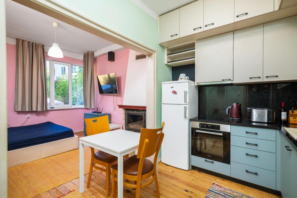 Sofia's 1BD Colourful Getaway Near NDK by Flat Mаnager, Sofia (updated ...