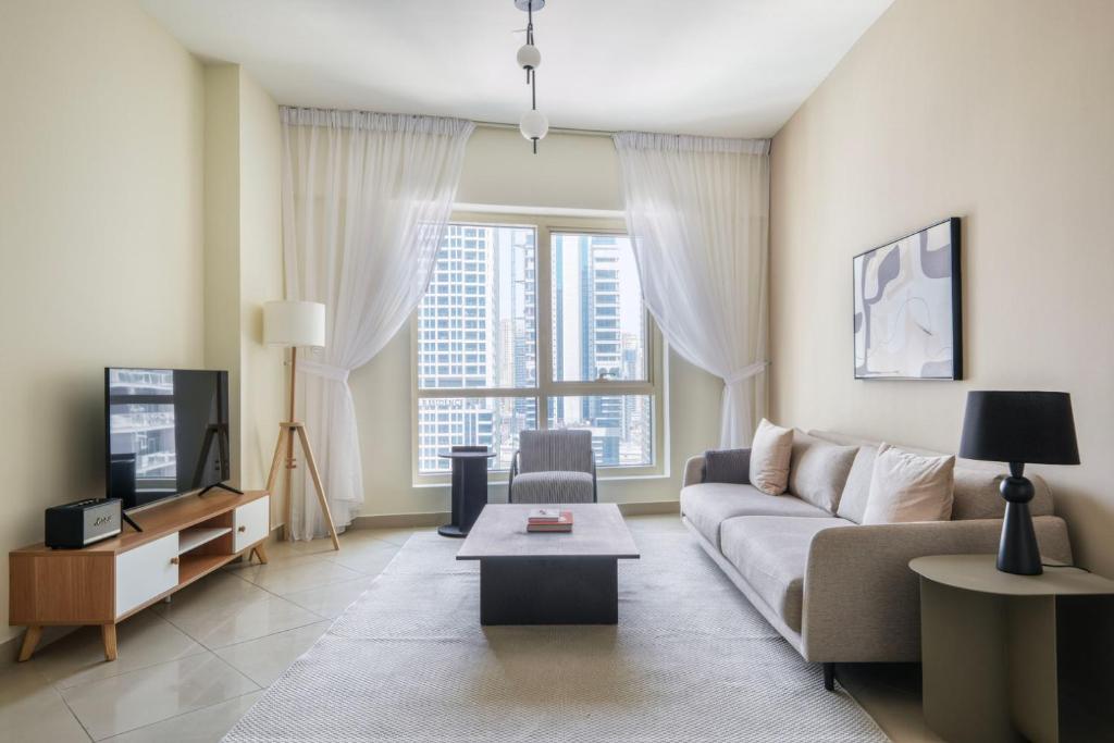 Blueground JLT lake view fully furnished DXB-1499, Dubai (updated ...