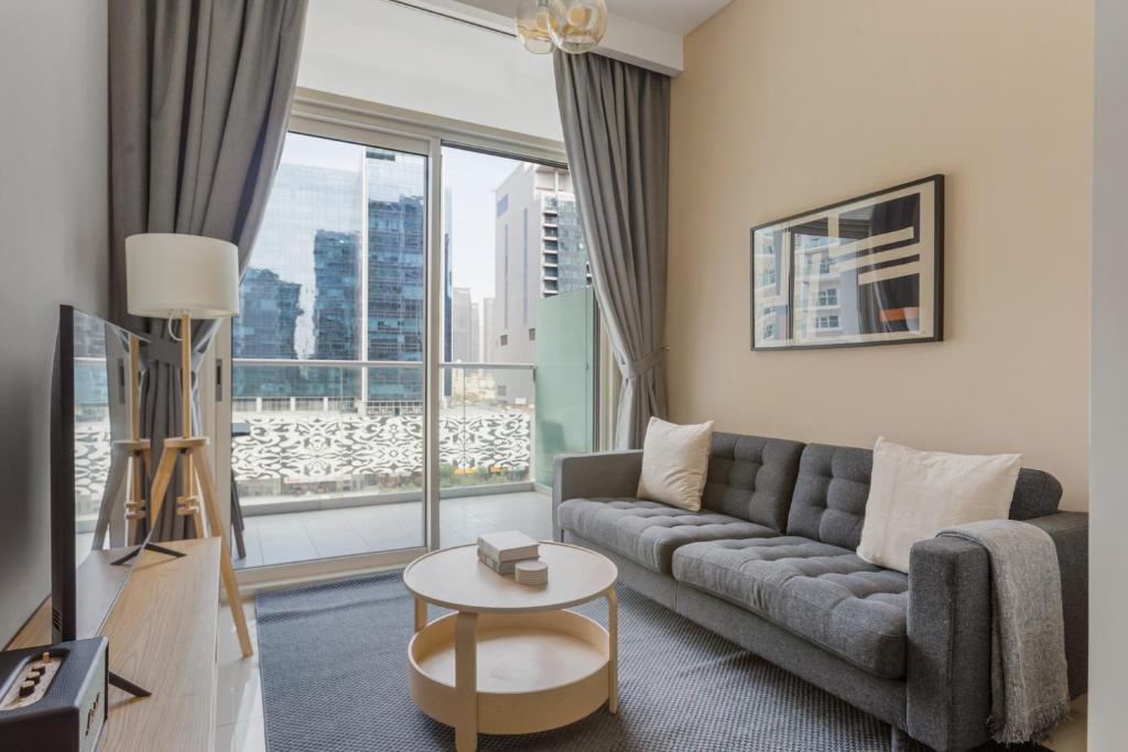 Blueground Vera Residences BK view pool gym DXB-1263, Dubai ...