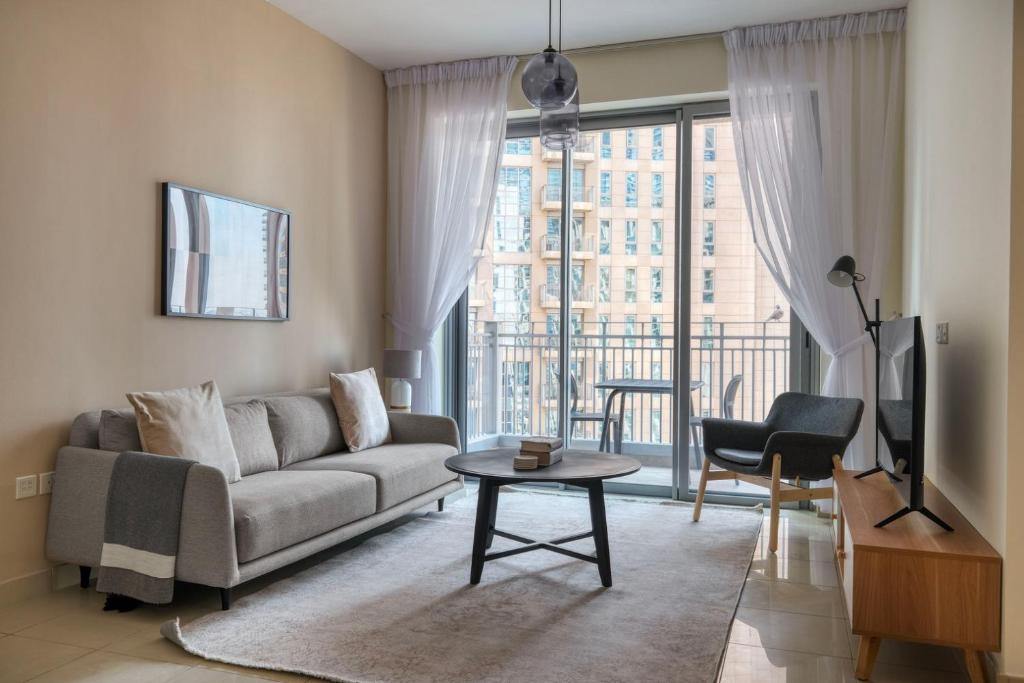 Blueground Standpoint Tower pool city view DXB-1419, Dubai (updated ...