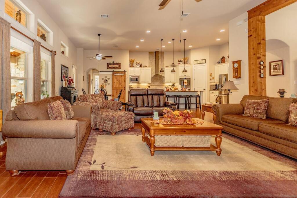 Hill Country 5 Acre Ranch Home With Pool and Hill Country Views ...