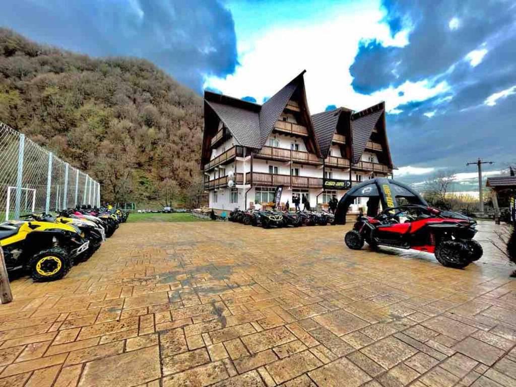 CONACUL VANATORULUI, Borlova - MUNTELE MIC - Enduro Base, Borlova ...
