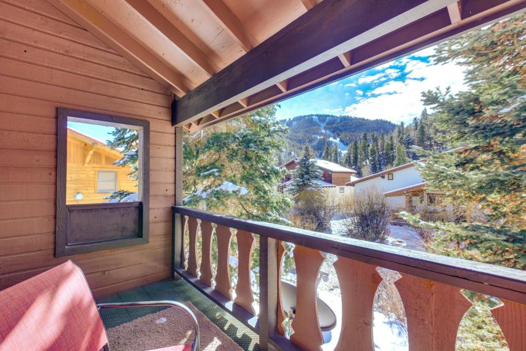 Waterfront Red River Haven Walk to Ski Lift!, Red River (updated prices ...