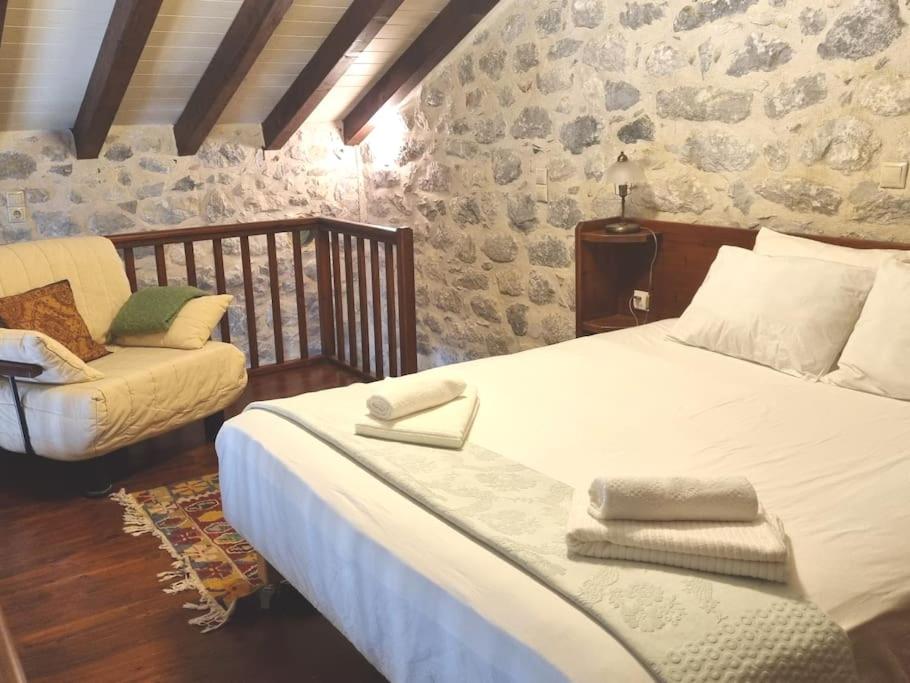 To steki- Cozy stone house with all extras, Áyios Athanásios (updated ...
