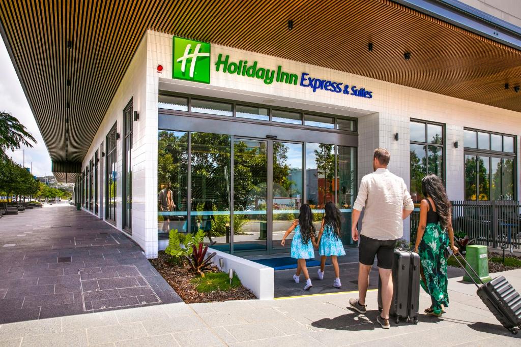 Holiday Inn Express & Suites Sunshine Coast, an IHG Hotel, Maroochydore ...